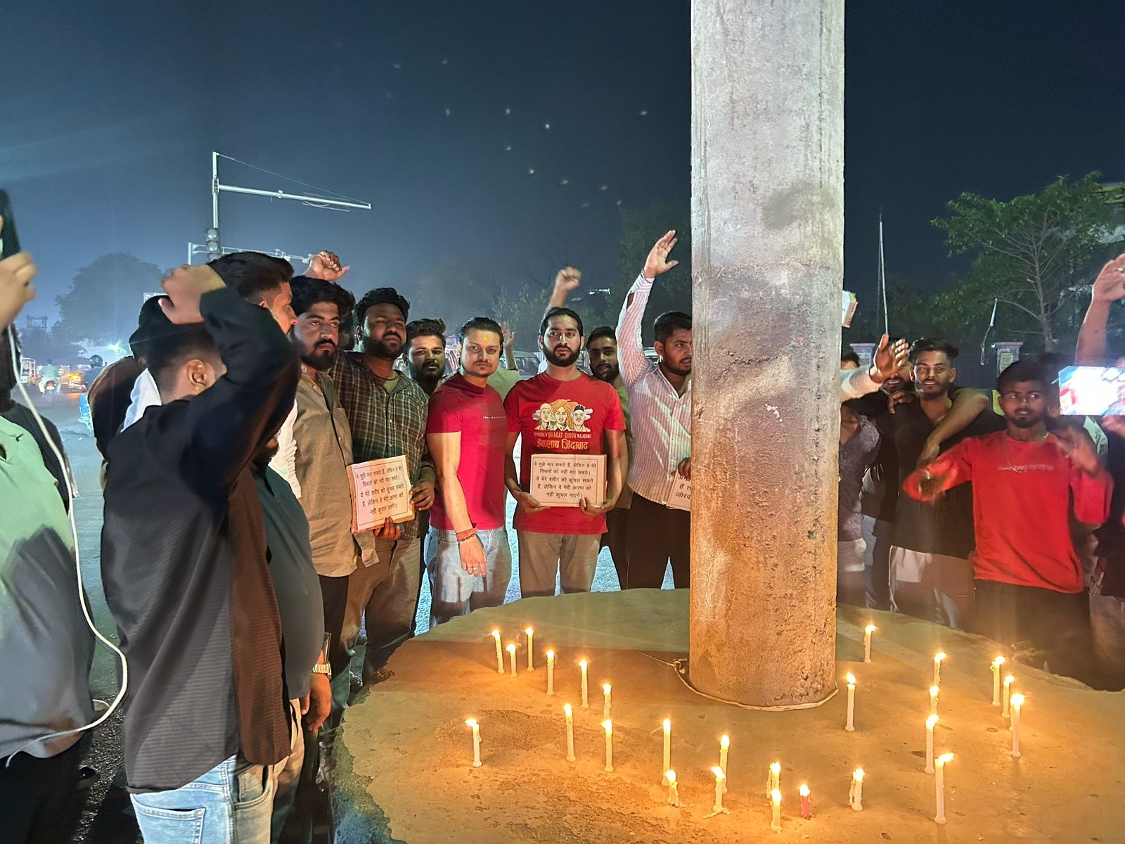 A candle march was taken out in Telibagh in memory of the martyrs