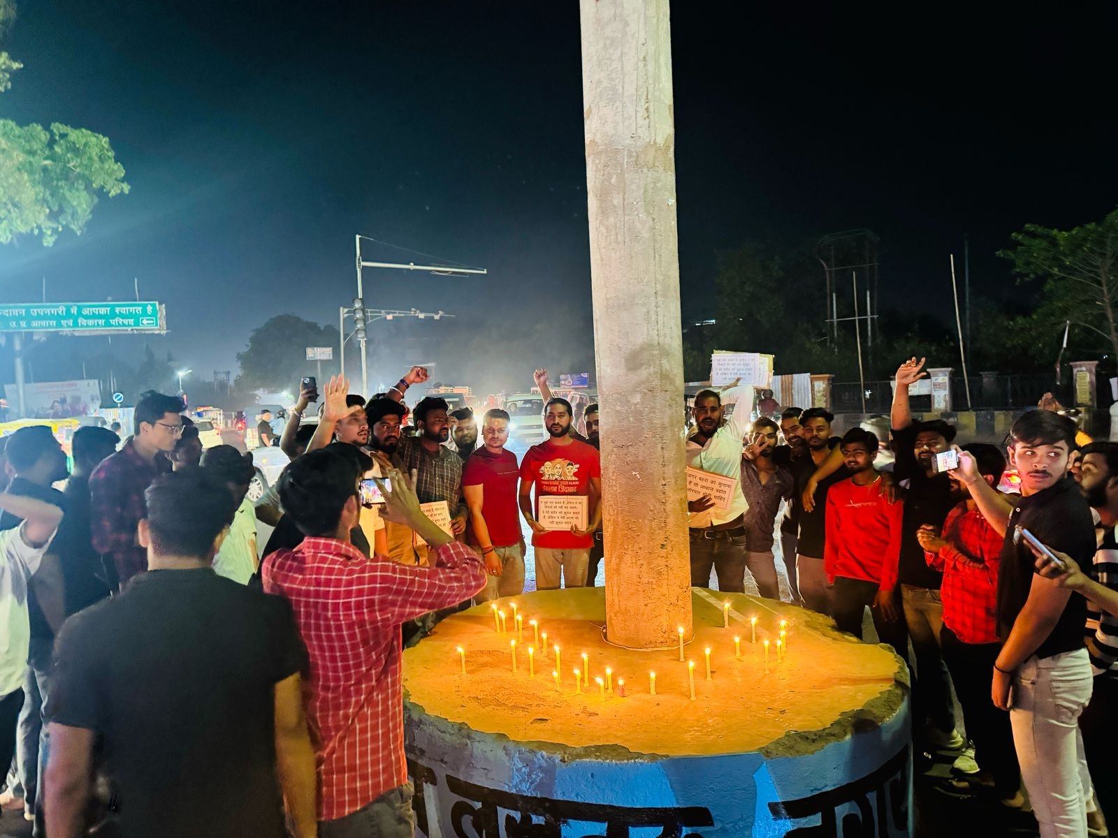 A candle march was taken out in Telibagh in memory of the martyrs