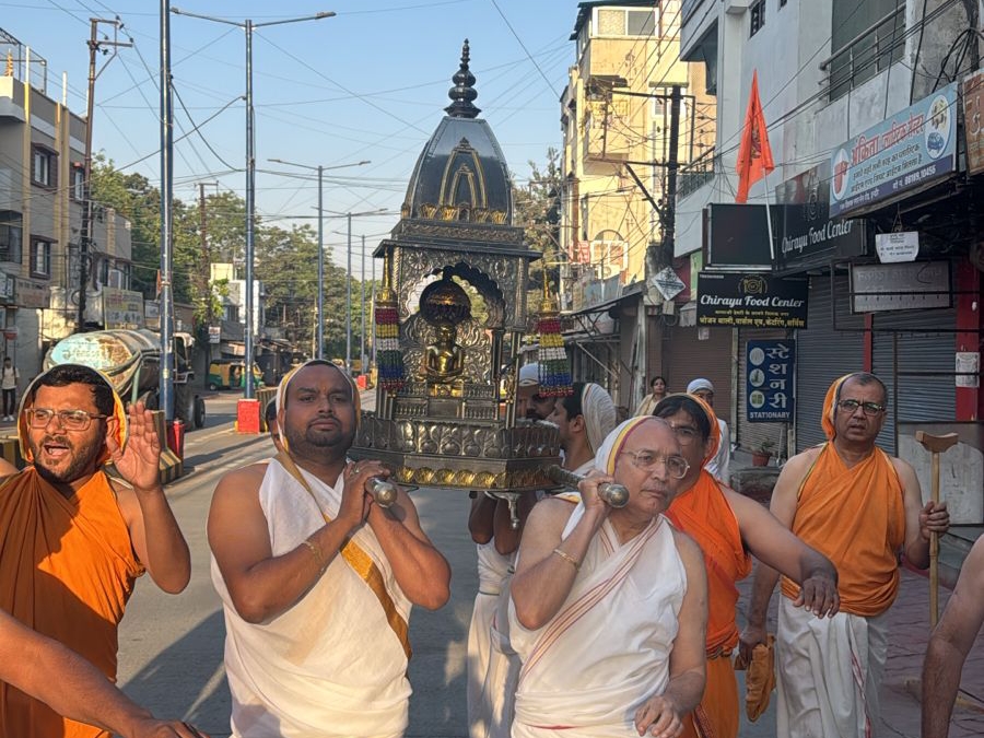 Prabhat Ferry of Digambar Jain community in Indore | इंदौर में दिगंबर जैन समाज की प्रभात फेरी ...