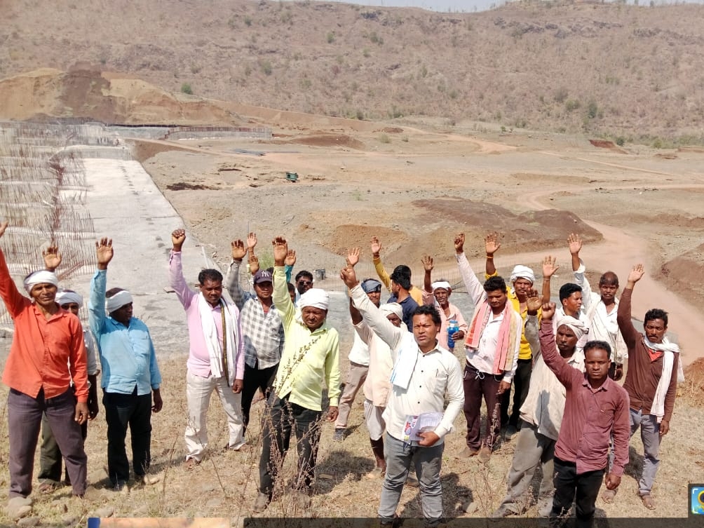 Farmers opposed the Mendha Dam project | मेंढ़ा बांध परियोजना का ...
