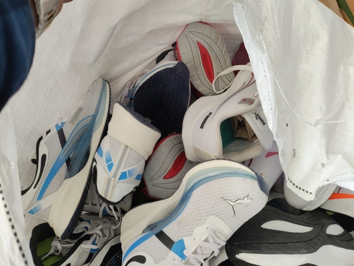 Duplicate goods in the name of the company were caught | कंपनी के नाम ...