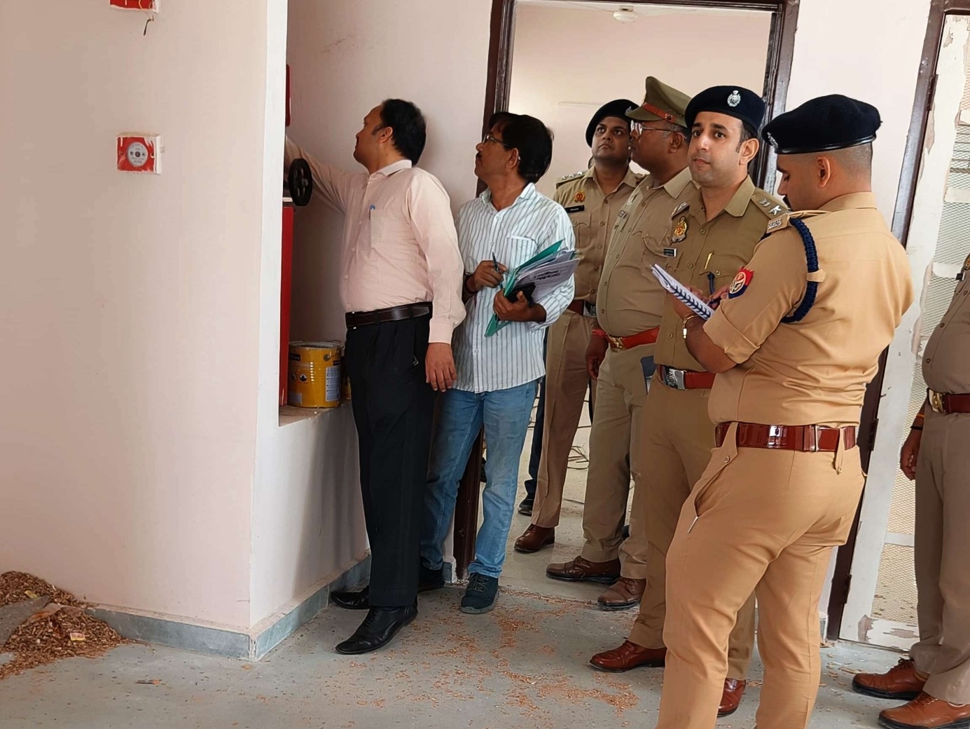 DIG of UP Police Headquarters visits Siddharthnagar