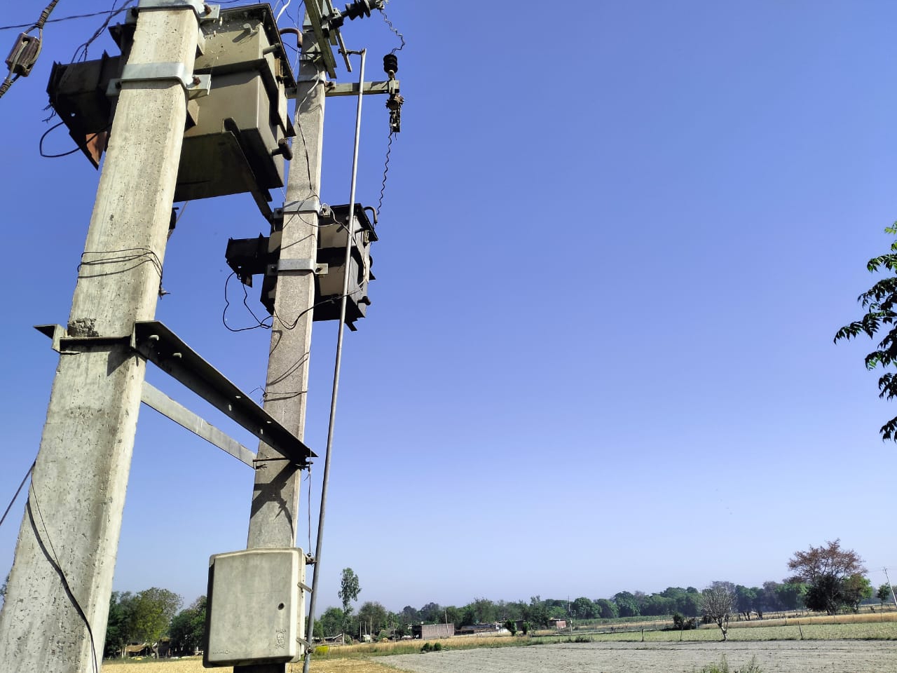 Electricity crisis in Chandapur since last three days | चंदापुर में तीन ...