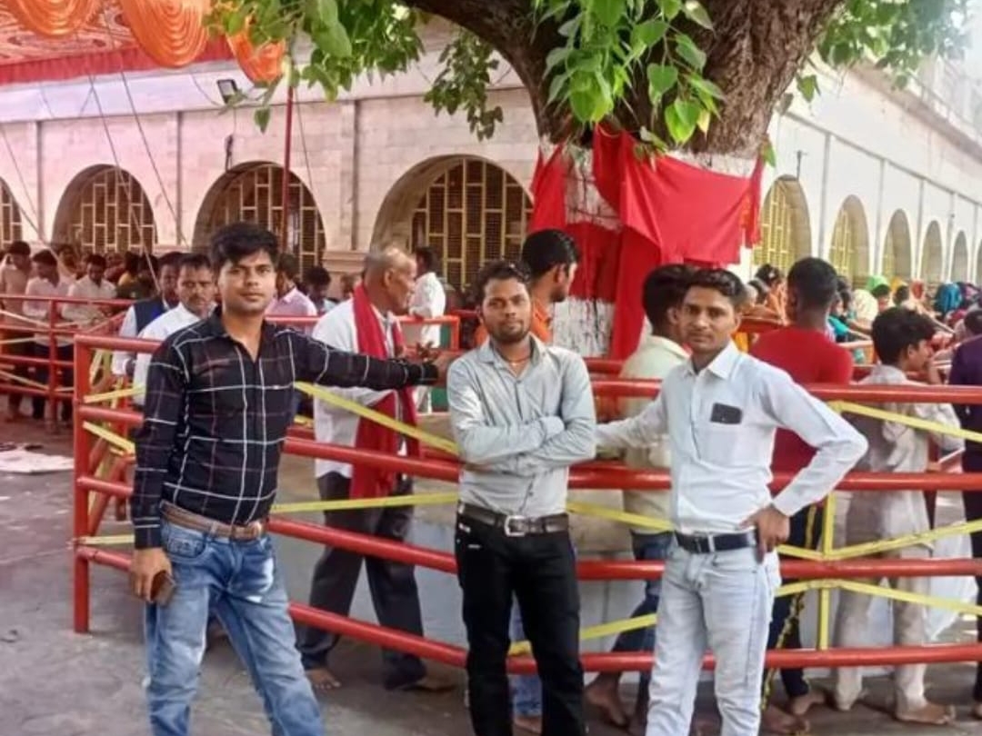 There was a huge crowd of devotees at Sitadwar temple in Shravasti ...