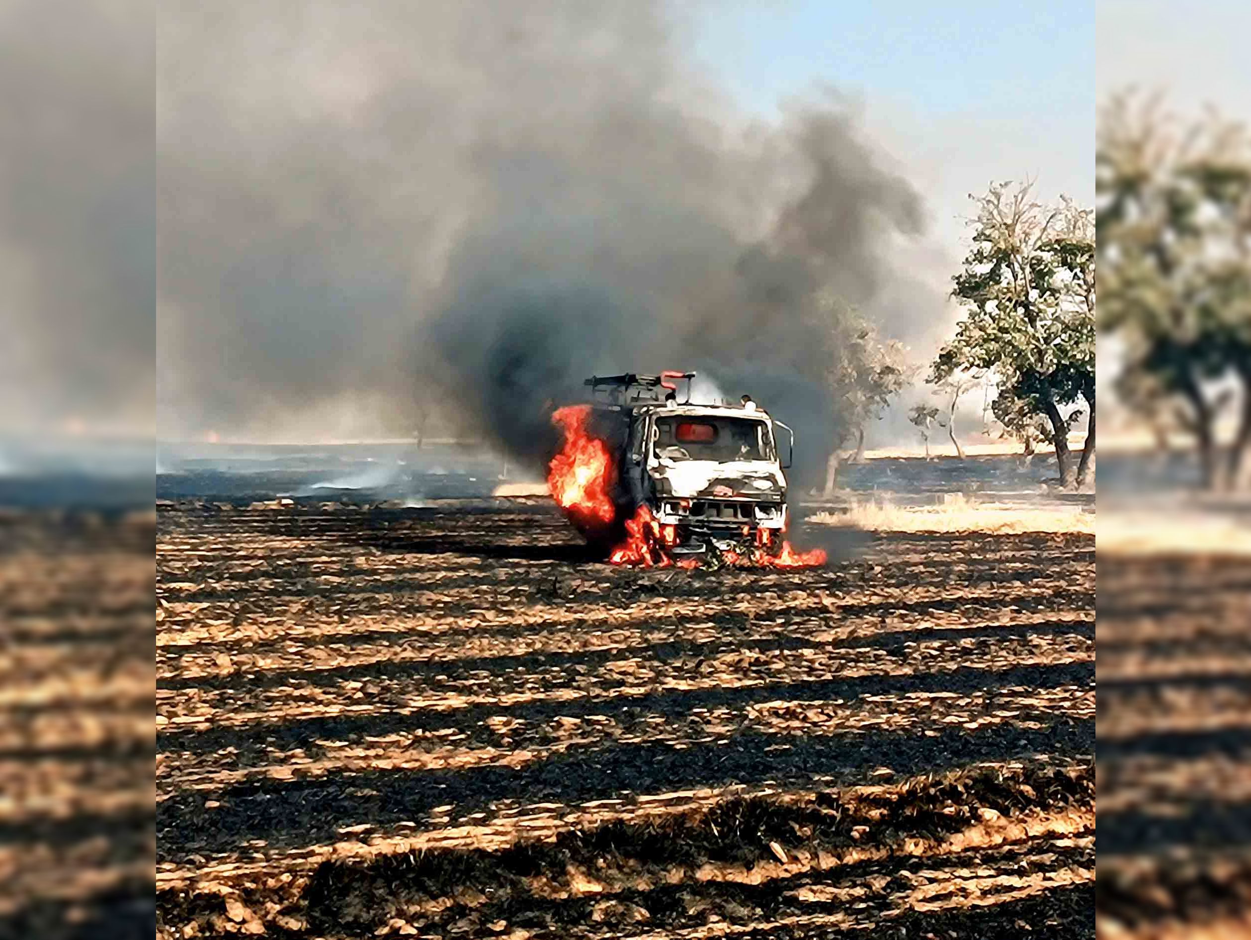 The fire brigade which reached to put out the fire of the stubble was ...