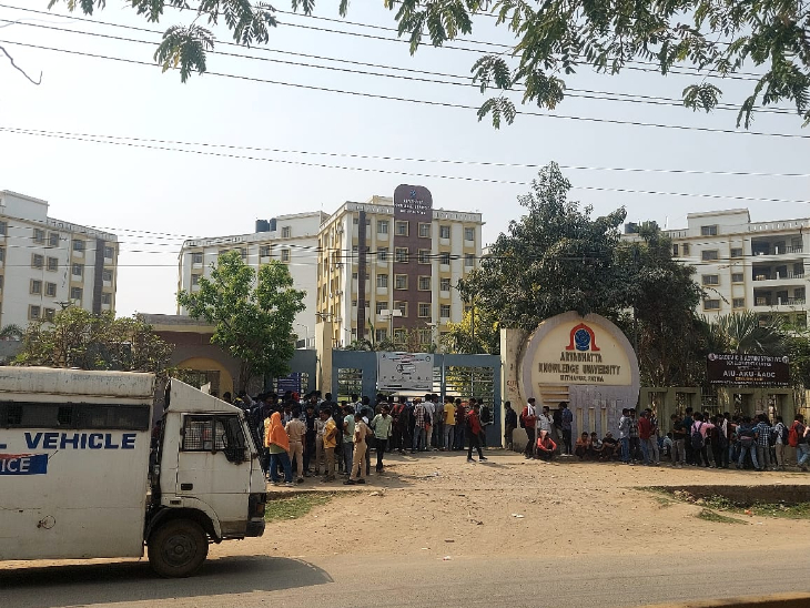 demonstration outside bihar engineering college in patna
