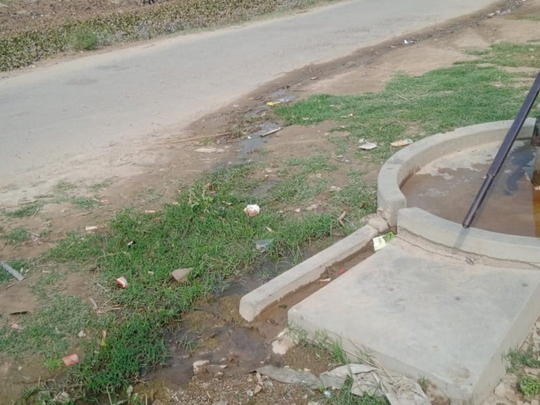 Waterlogging in hand pump poses threat to health | स्वास्थ्य के लिए ...