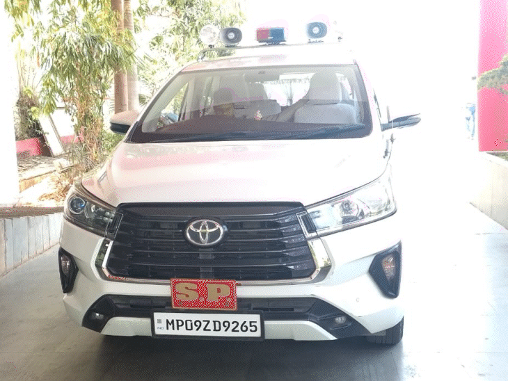 Government vehicles running without taxi permit