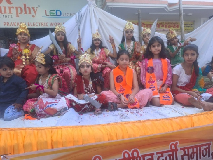 A procession of Saint Pipa Maharaj was taken out in Pali Marwar, year 2025.
