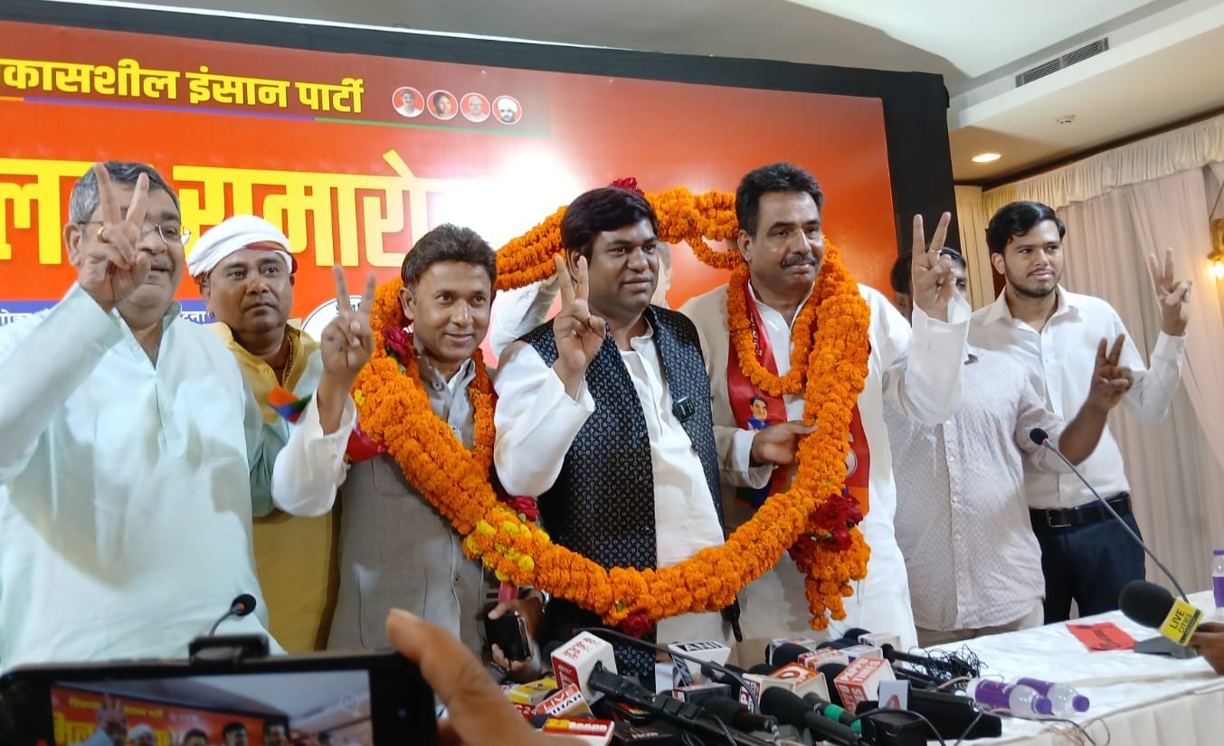 Former IPS officer Nurul Hoda joins VIP party | VIP में शामिल हुए पूर्व IPS अधिकारी नुरुल होदा ...