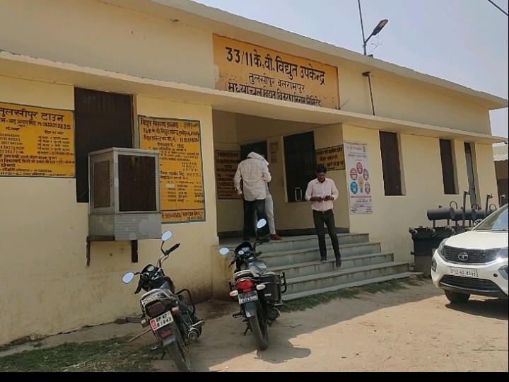 The storm in Rehra caused the power system to collapse | रेहरा में ...