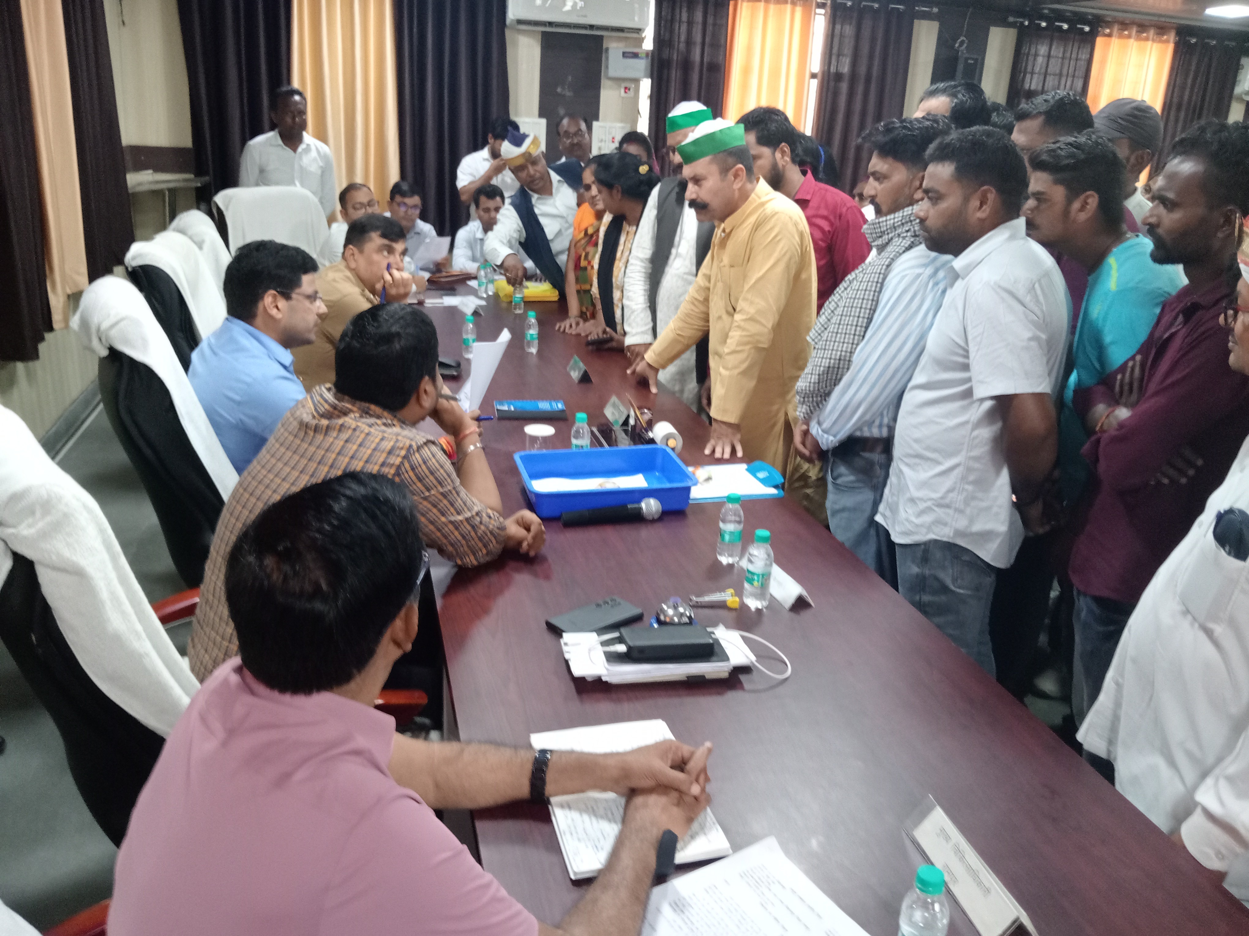 DM's strict action on Samadhan Diwas | समाधान दिवस में डीएम की सख्त ...