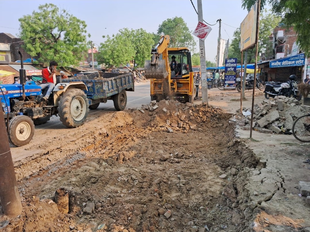Negligence of PWD in Chaure Bazaar