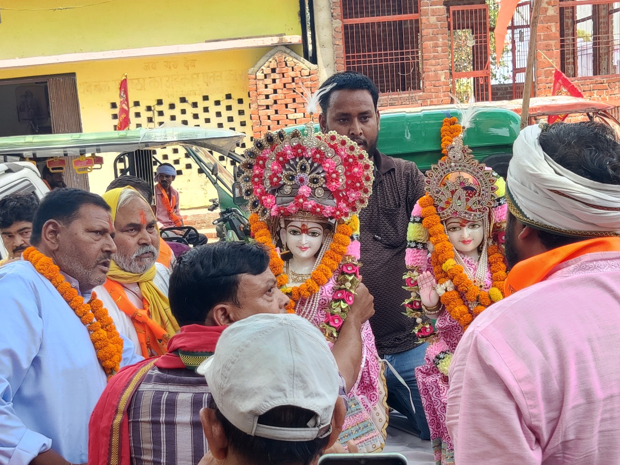 Prana Pratishtha of new Radha-Krishna idol in Baba Balkhandeshwar ...