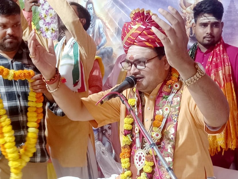 Description of the childhood antics of Krishna in Shrimad Bhagwat Katha | श्रीमद्भागवत कथा में ...