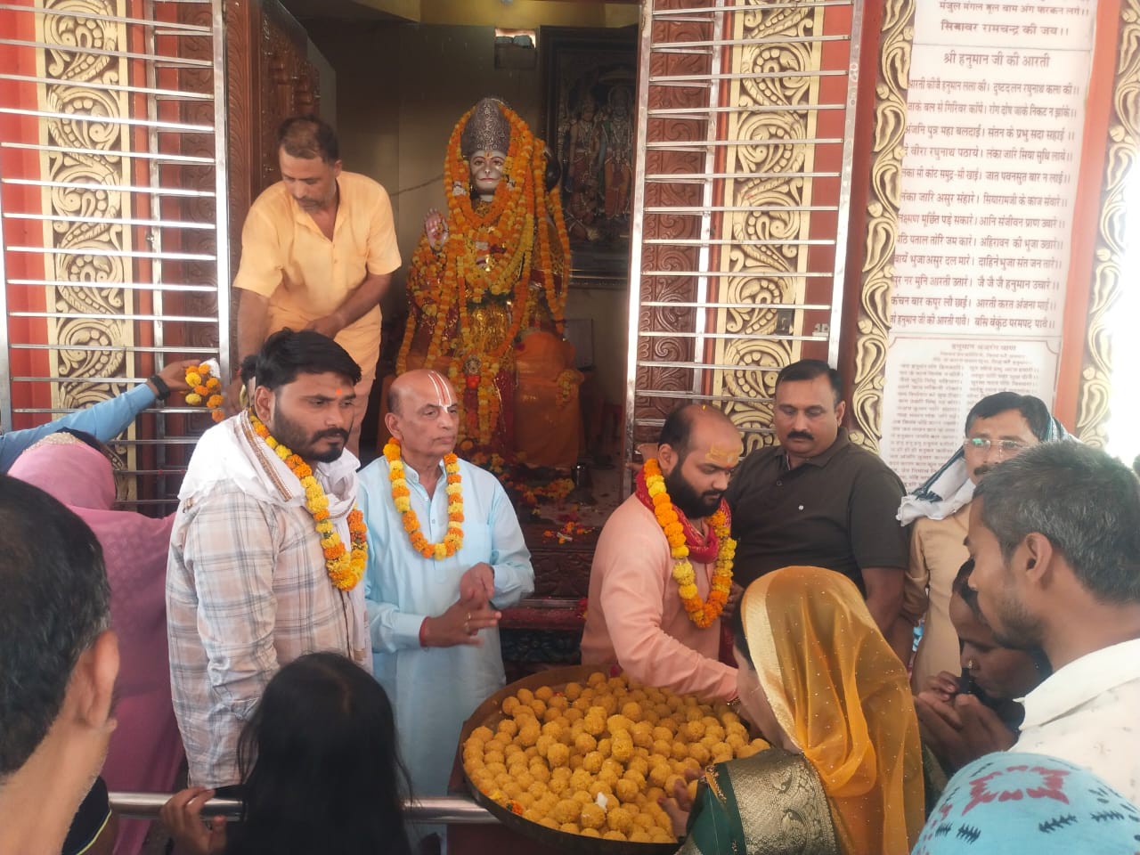 Tuesday's tradition at Tikramafi's Paramhans Ashram | टीकरमाफी के ...