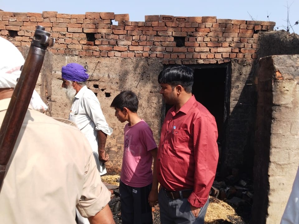 Bareilly terrible accident occurred due to fire in a hut in 4 year old ...