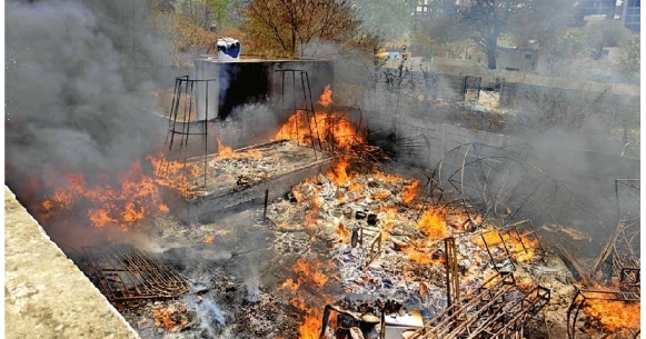 A huge fire broke out in a diaper factory, could not be extinguished ...