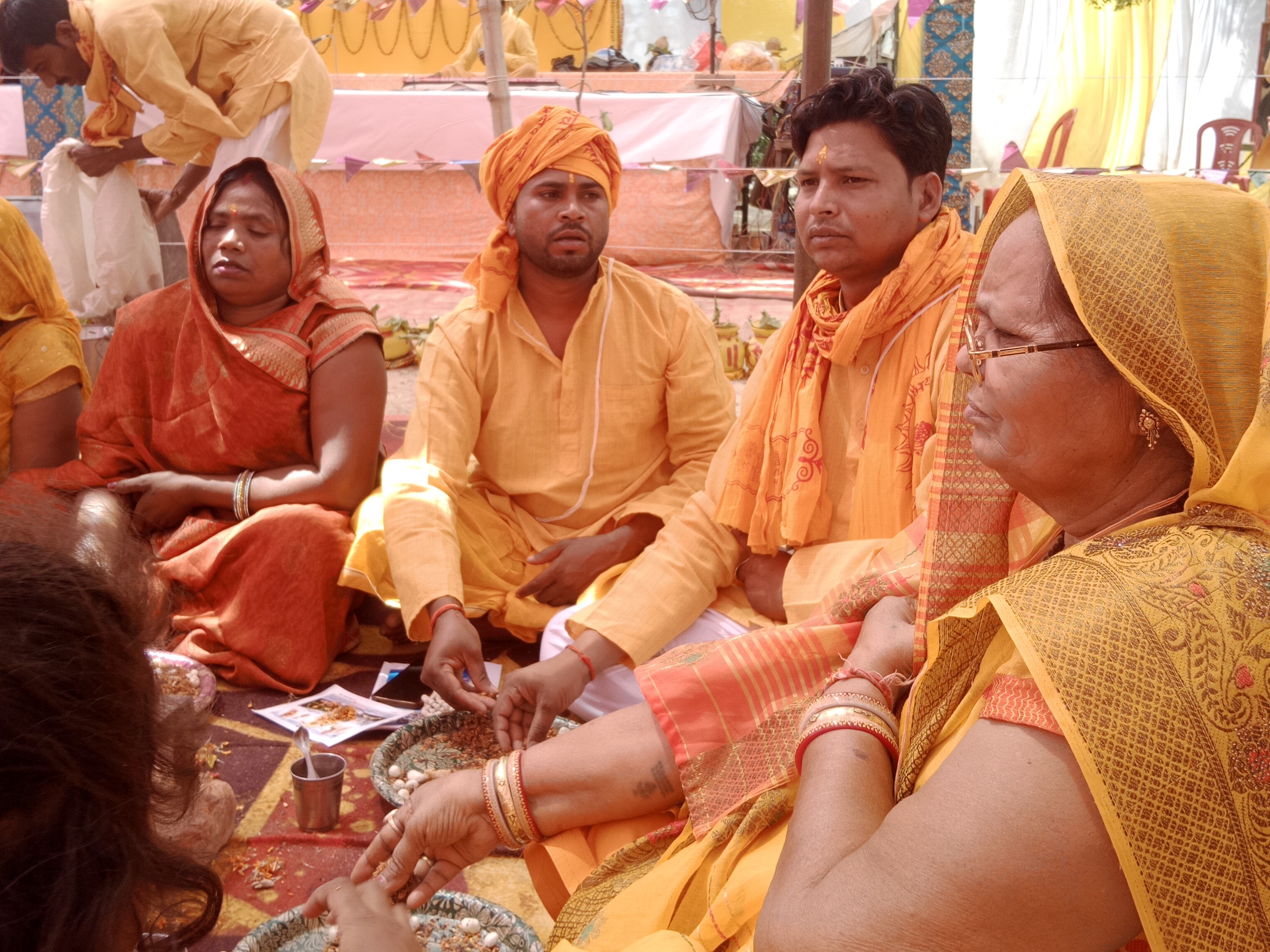 Religious rites in the nine-kund Mahayagya in Muhammadabad Gohna ...