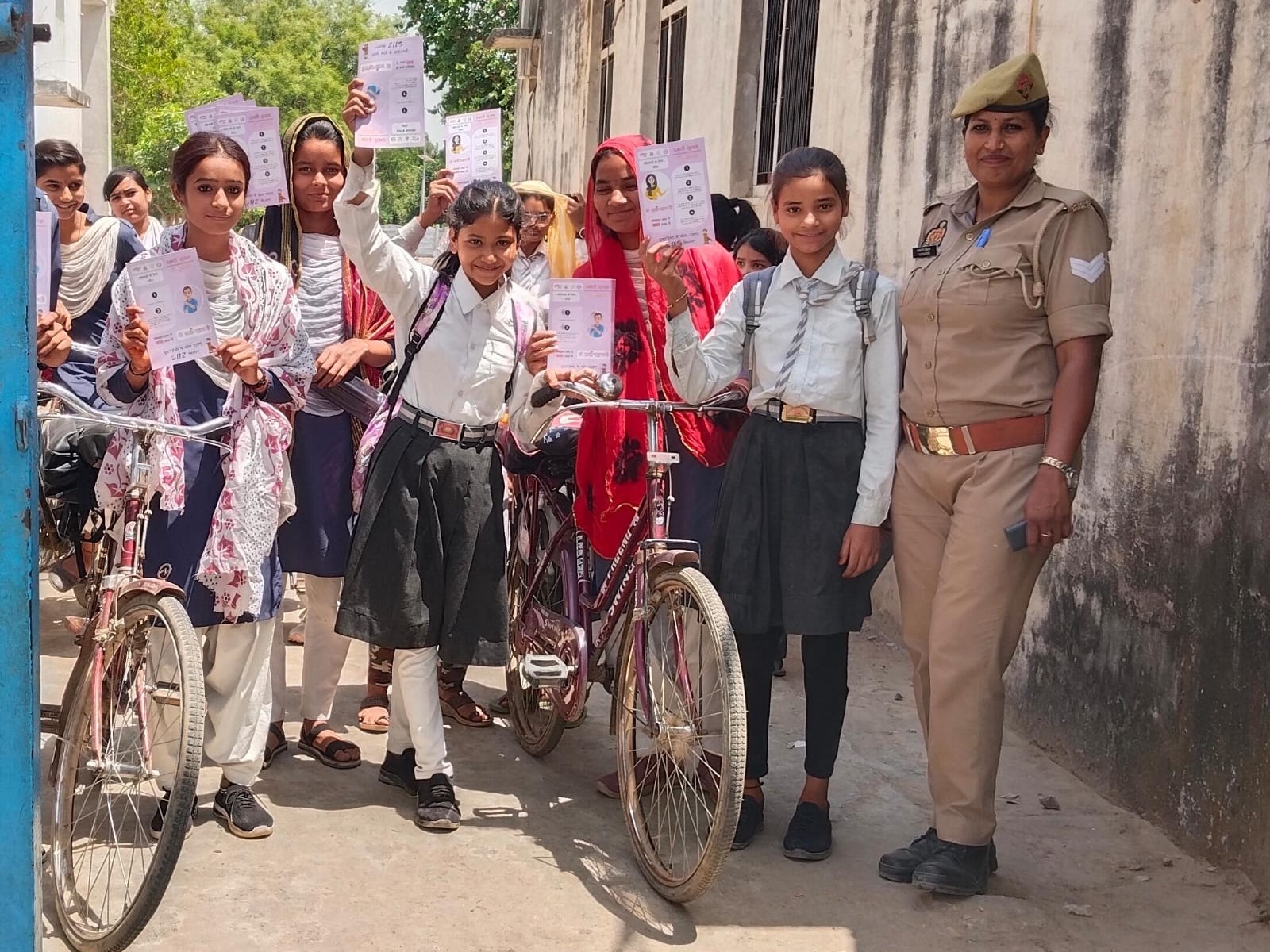 Helpline numbers and information about traffic rules were given to girl ...
