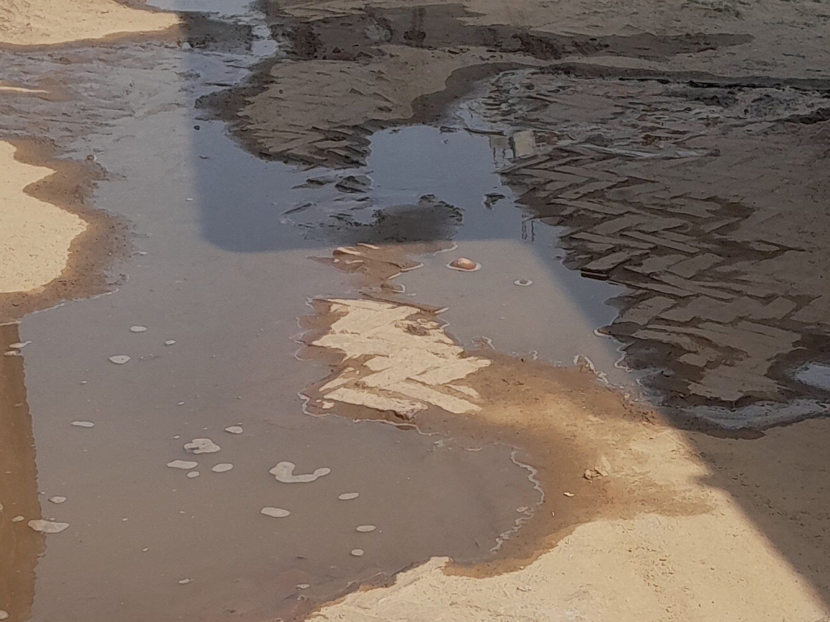 Problem of dirty water and roads in Magalganj | मैगलगंज में गंदे पानी ...