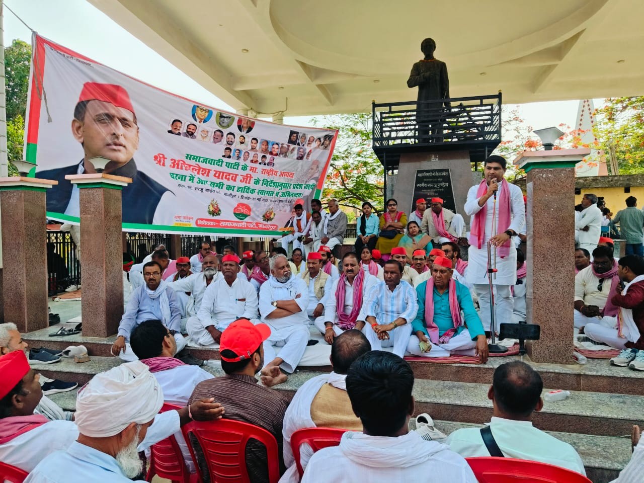 Protest against attack on SP MP in Ghazipur