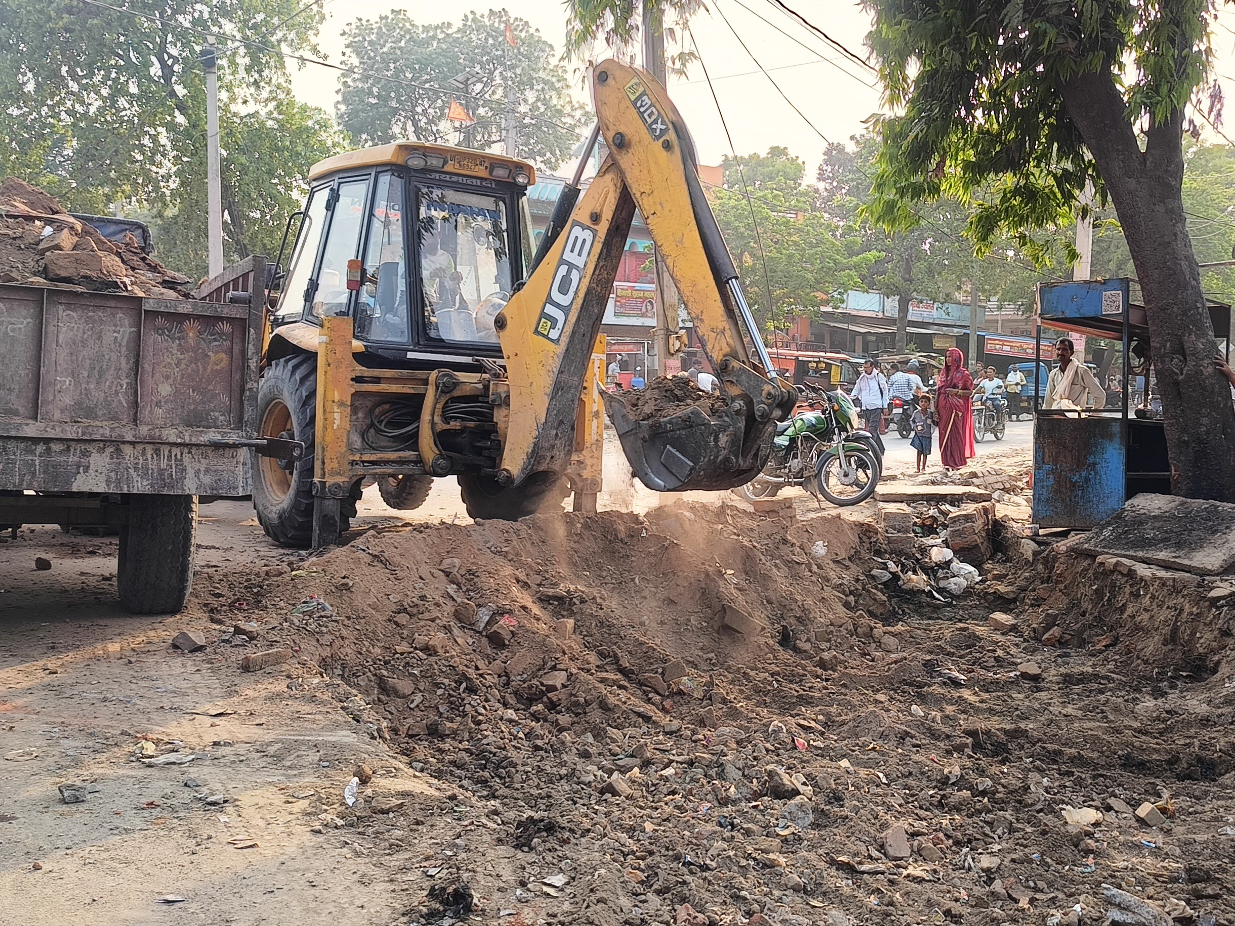 A roundabout will be built at Atrauli intersection in Hardoi