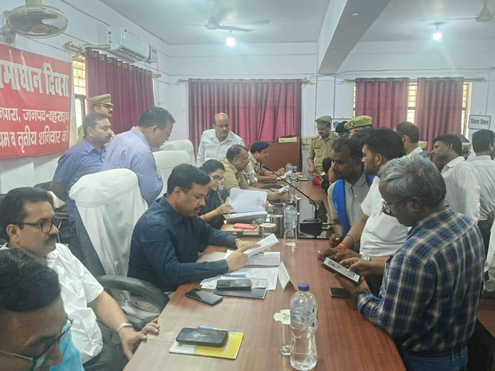 Solution day in Tehsil Nanpara | तहसील नानपारा में समाधान दिवस: डीएम ...