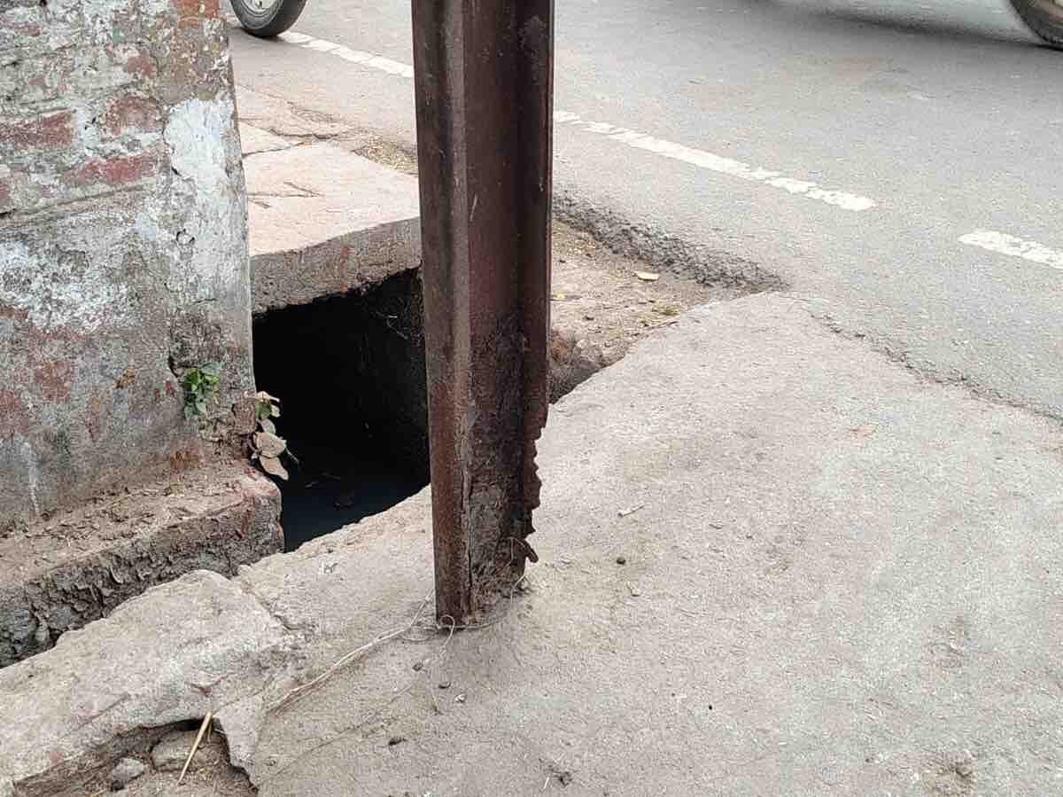 Danger from dilapidated electric poles in Dariyabad