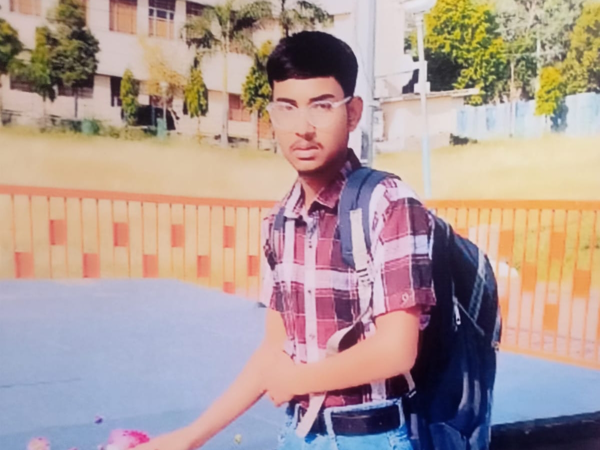 9th class student who went out to go to school is missing | स्कूल जाने ...