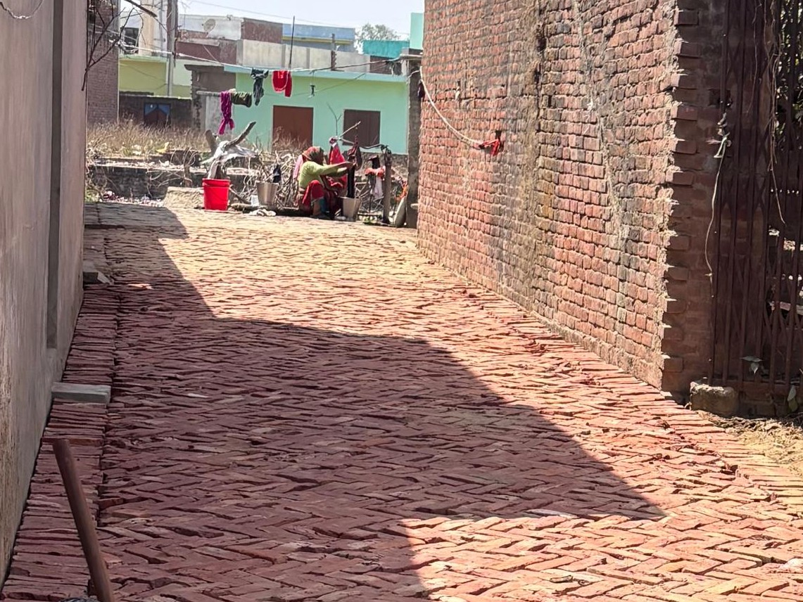New gravel road in place of kutcha road in Magalganj | मैगलगंज में ...
