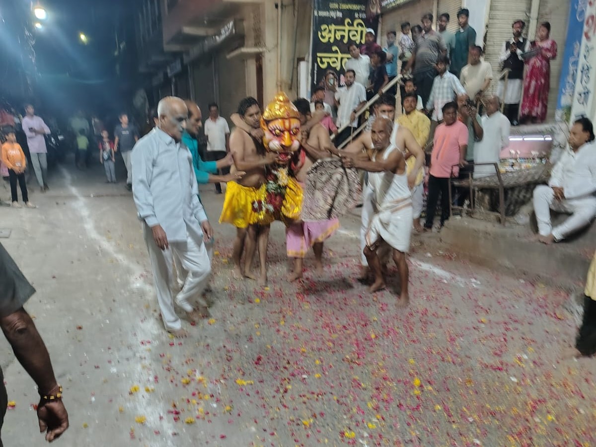 On the occasion of Narasimha Jayanti, a grand Aarti was held at Vitthal ...