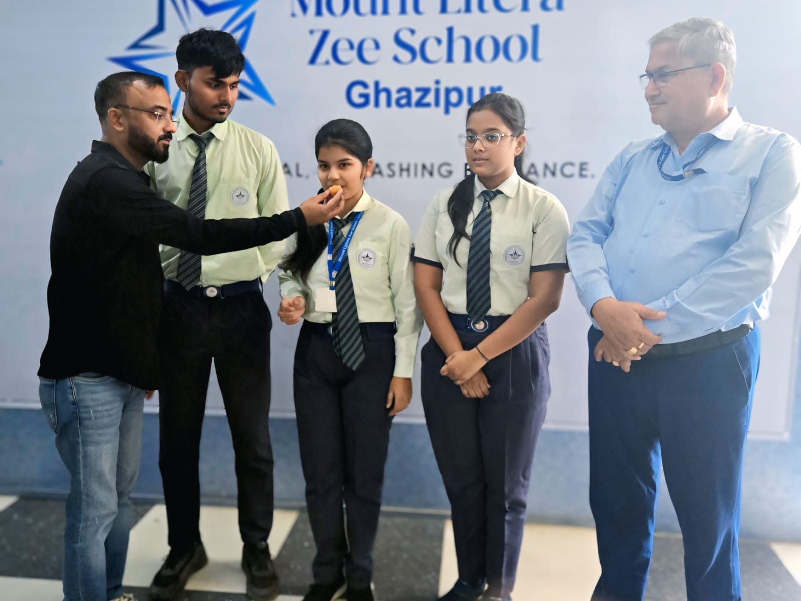 CBSE Board 10th-12th result released, 97% students passed in Ghazipur ...