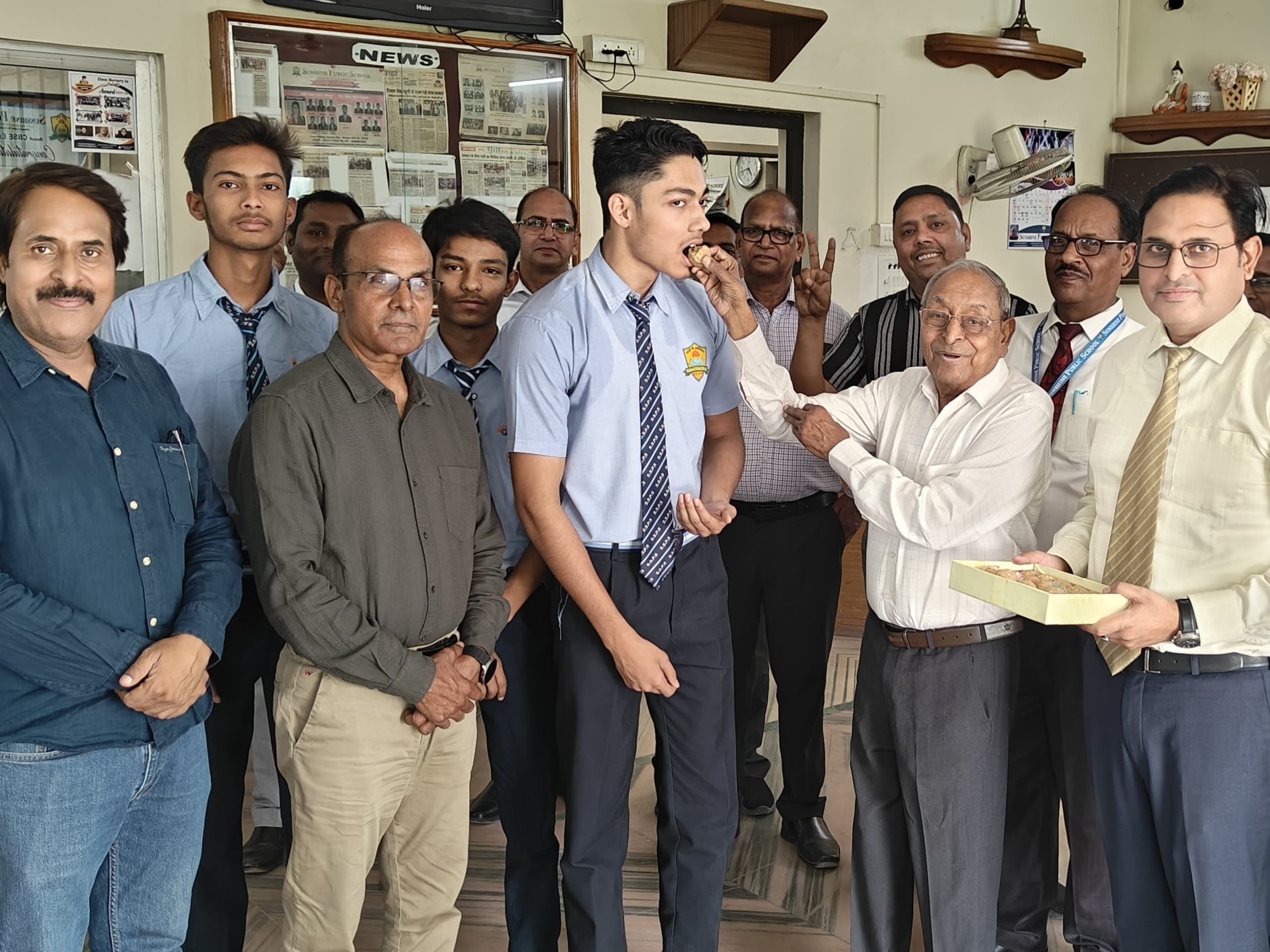 CBSE Board 10th-12th result released, 97% students passed in Ghazipur ...