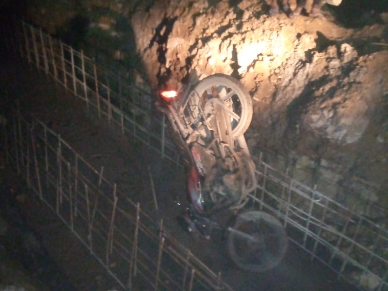 Bike Rider Falls into Under-Construction Drain | Hodal Bus Stand Palwal ...