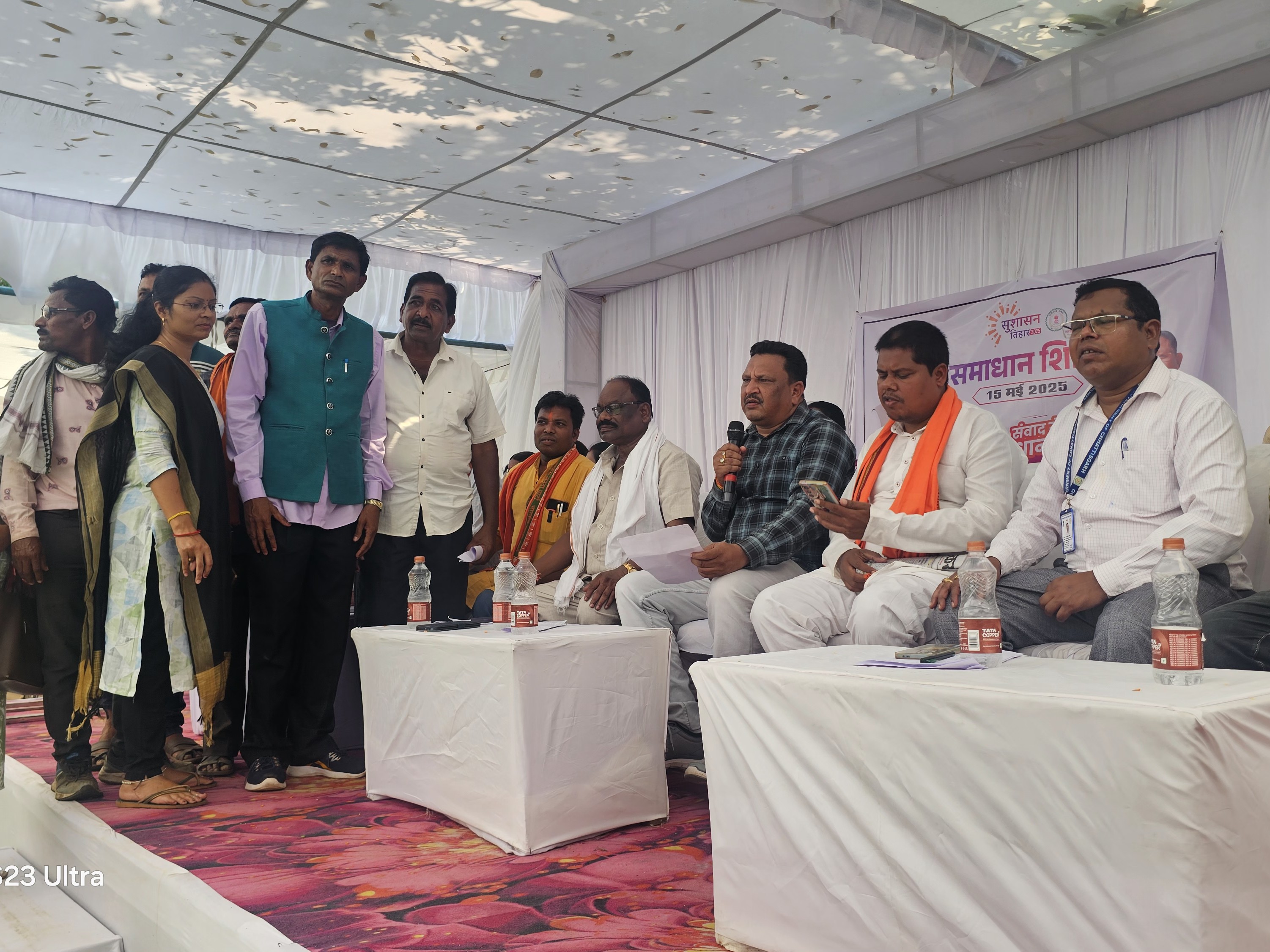 Ruckus in the solution camp in Devbhog | देवभोग में समाधान शिविर में हंगामा: शराब दुकान हटाने की ...