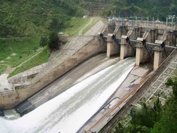 water inflows Beas river increasing Spillway gates Pandoh Dam operate ...