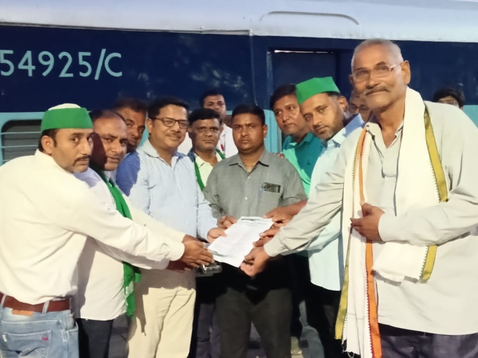 Stoppage of express trains at Jalesar Road station stopped