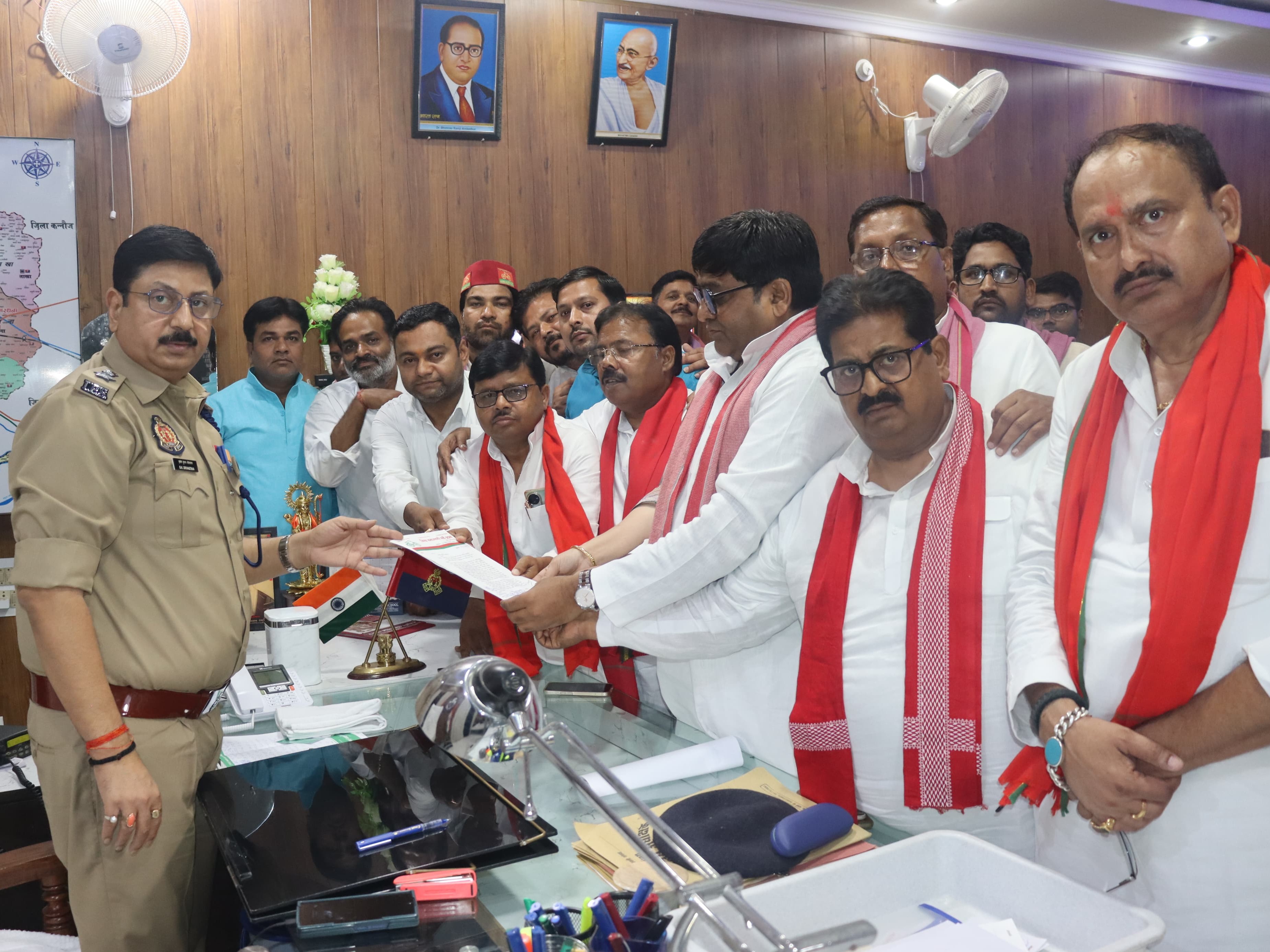SP submitted a memorandum to SSP on the burning of effigy of Ram Gopal ...