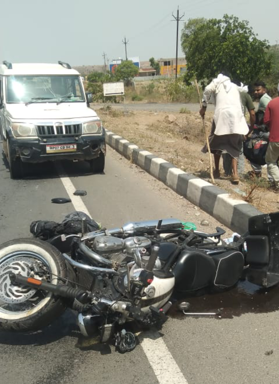 Accident on National Highway 44: Unknown vehicle hits | मुरैना में ...
