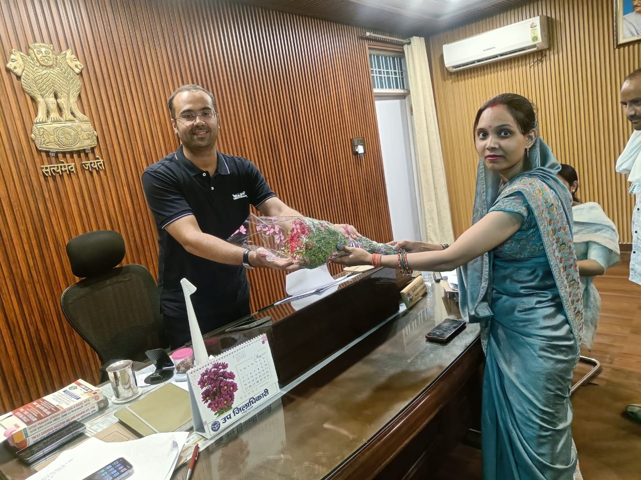 LJP R women state president met SDM | लोजपा आर महिला प्रदेश अध्यक्ष ने ...