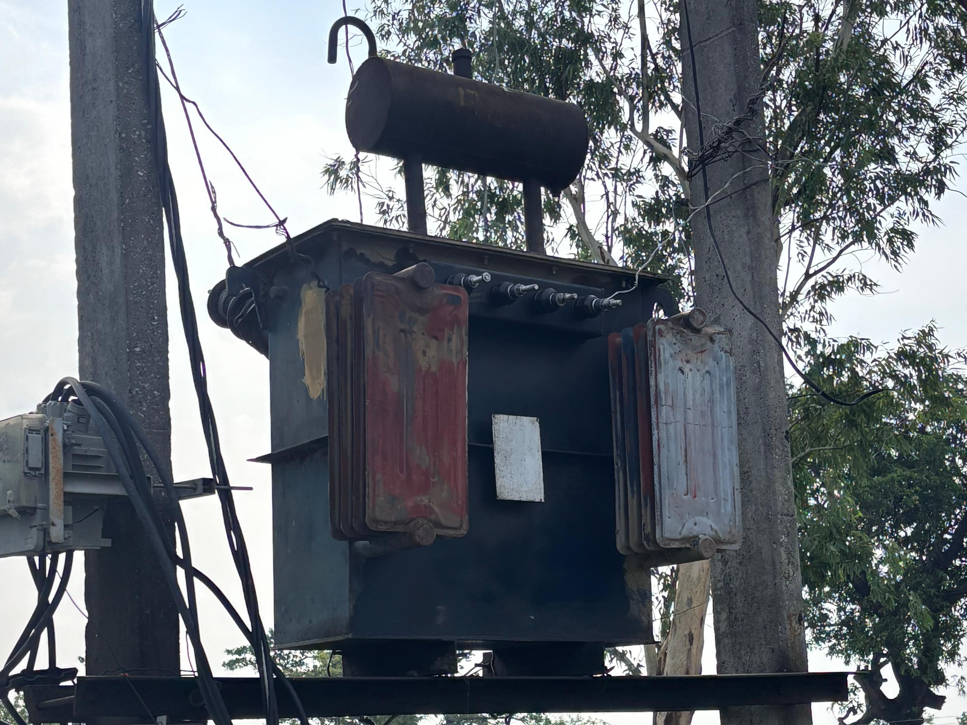 Burnt transformer replaced in Kushinagar within 12 hours | कुशीनगर में ...