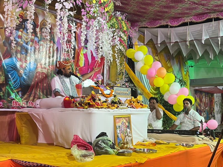 The narrator described the childhood antics of Shri Krishna and the killing of Kansa | भनवापुर ...