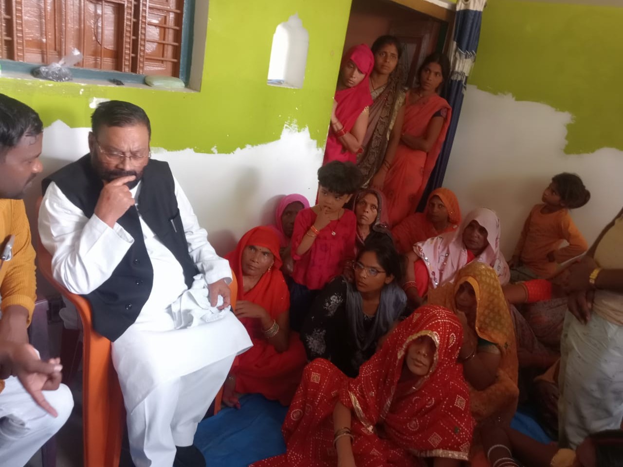 Swami Prasad Maurya meets the victim's family in Shailendra murder case ...