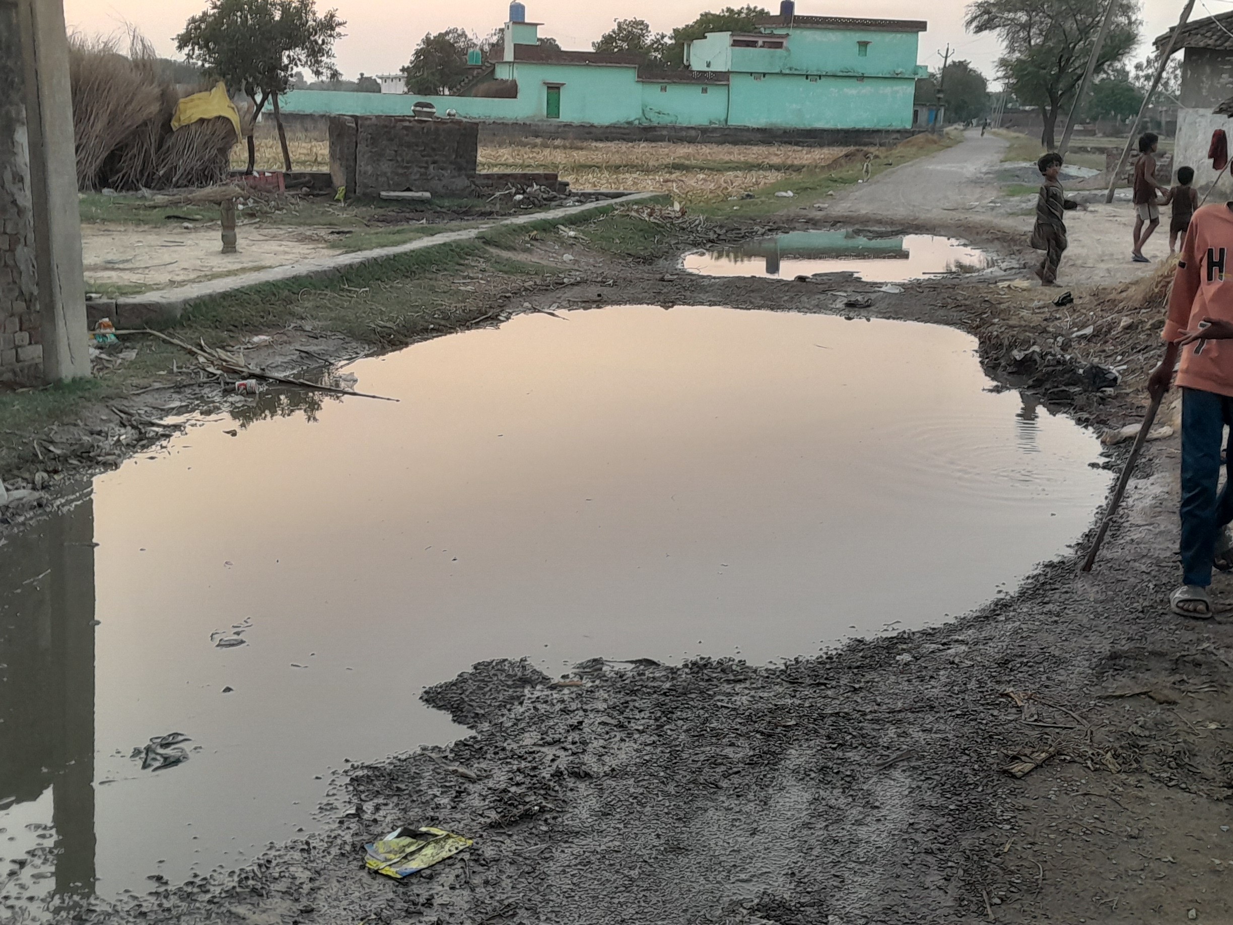 The plight of Katwa Julhanpurwa road