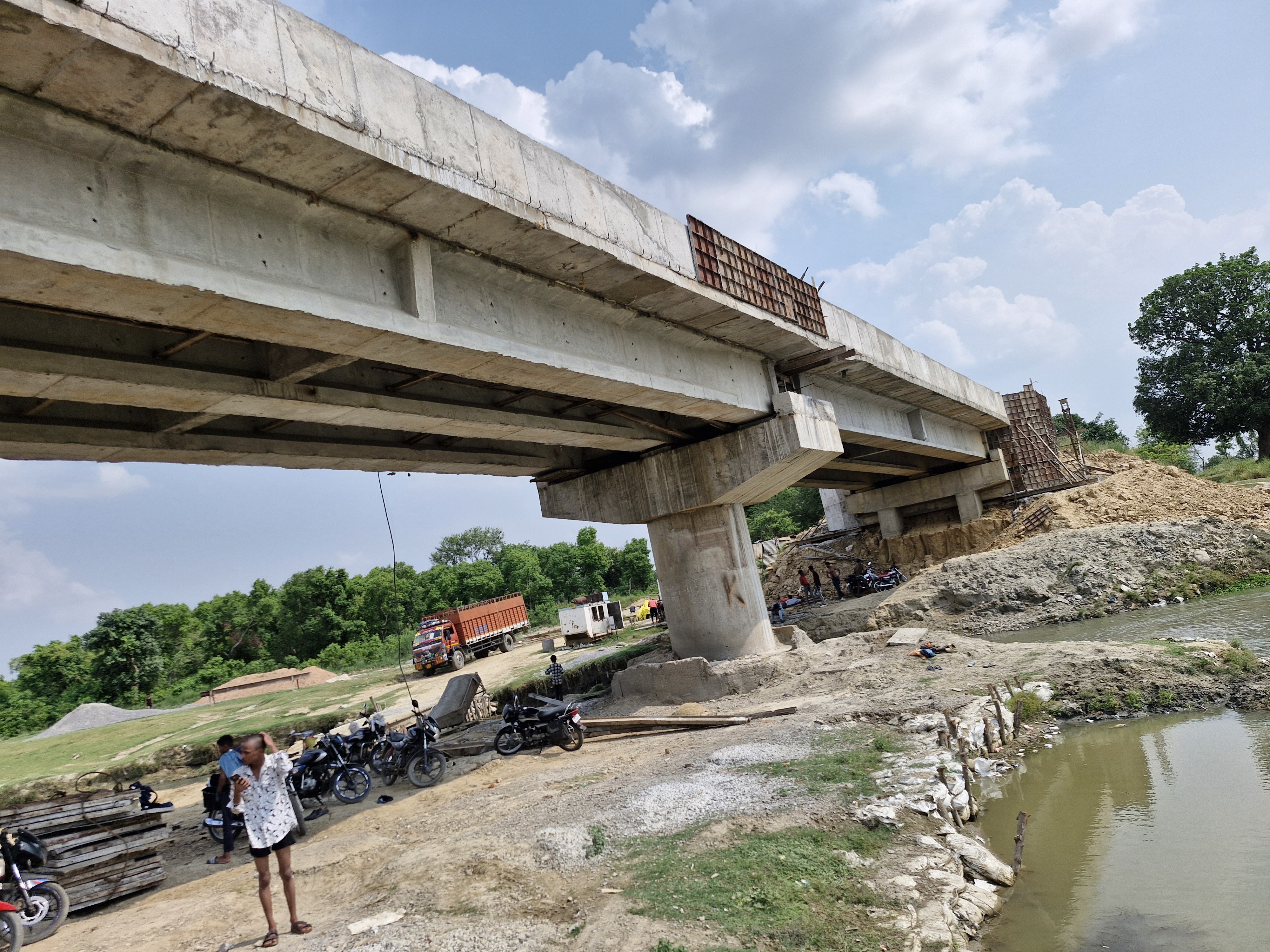 The work of Chorghata Ghat bridge on Kuanon river is in its final stage