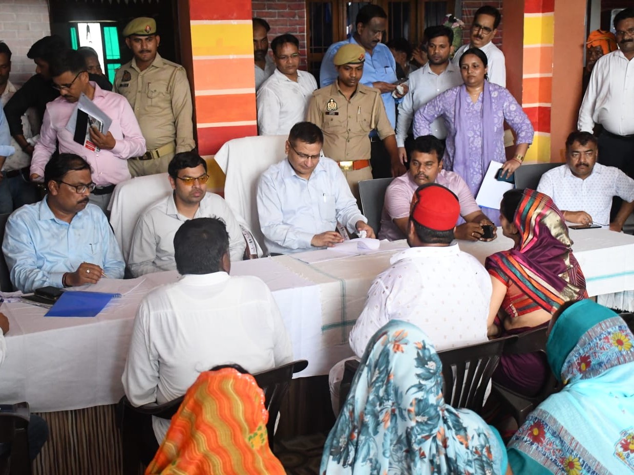 Village Chaupal organized in Siddharthnagar | सिद्धार्थनगर में ग्राम ...