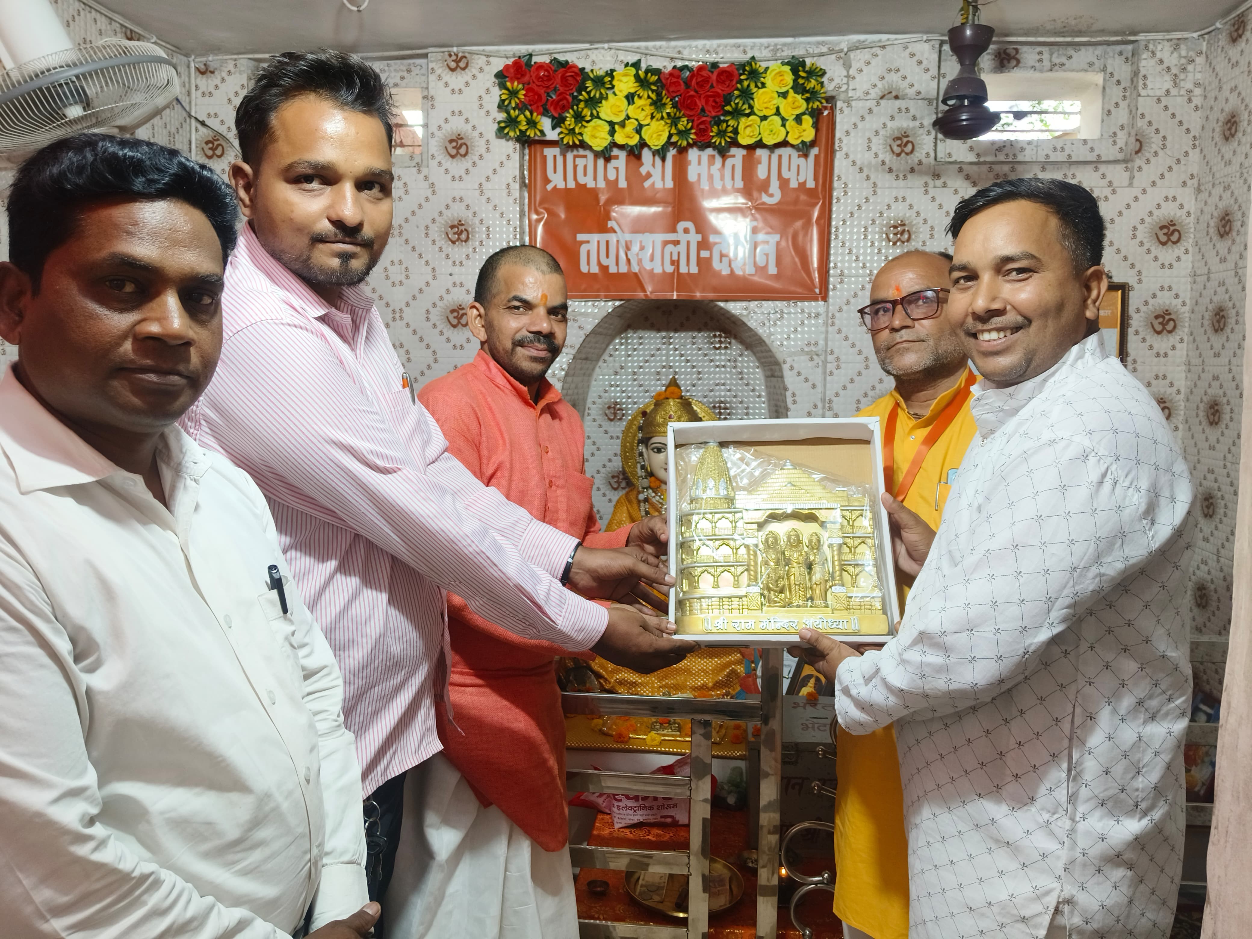 Participated in dozens of Bhandaare | दर्जनों भंडारे में हुए शामिल: जय ...