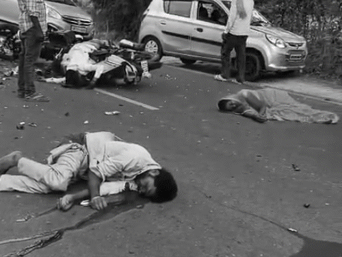 Three people died in Gonda road accident | गोंडा सड़क हादसे में तीन लोगों की हुई मौत: मनकापुर से ...