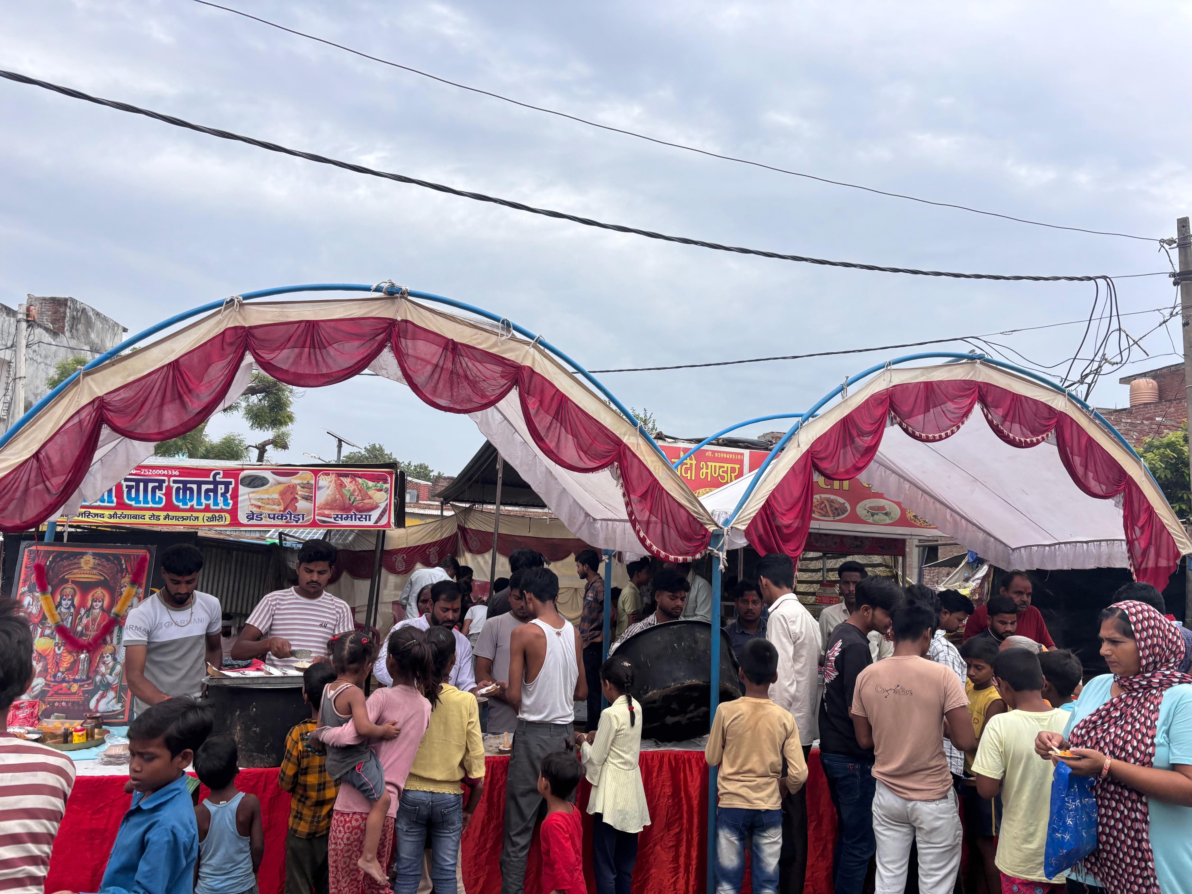 Huge crowd gathered at Hanuman temple in Magalganj | मैगलगंज में हनुमान ...